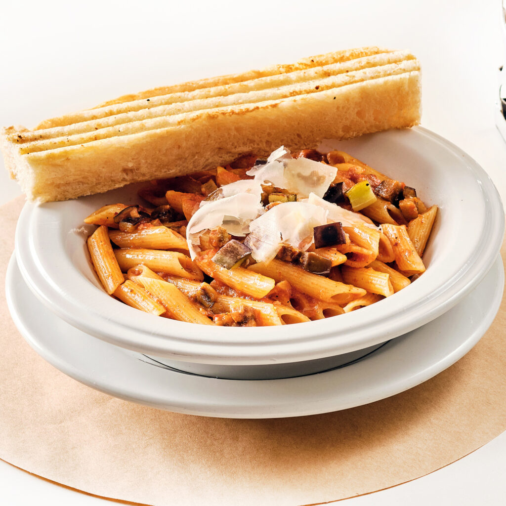 MOZZARELLA.WHITE CHEESE.BASIL.PENNE AL TELEFONO. – Cibo